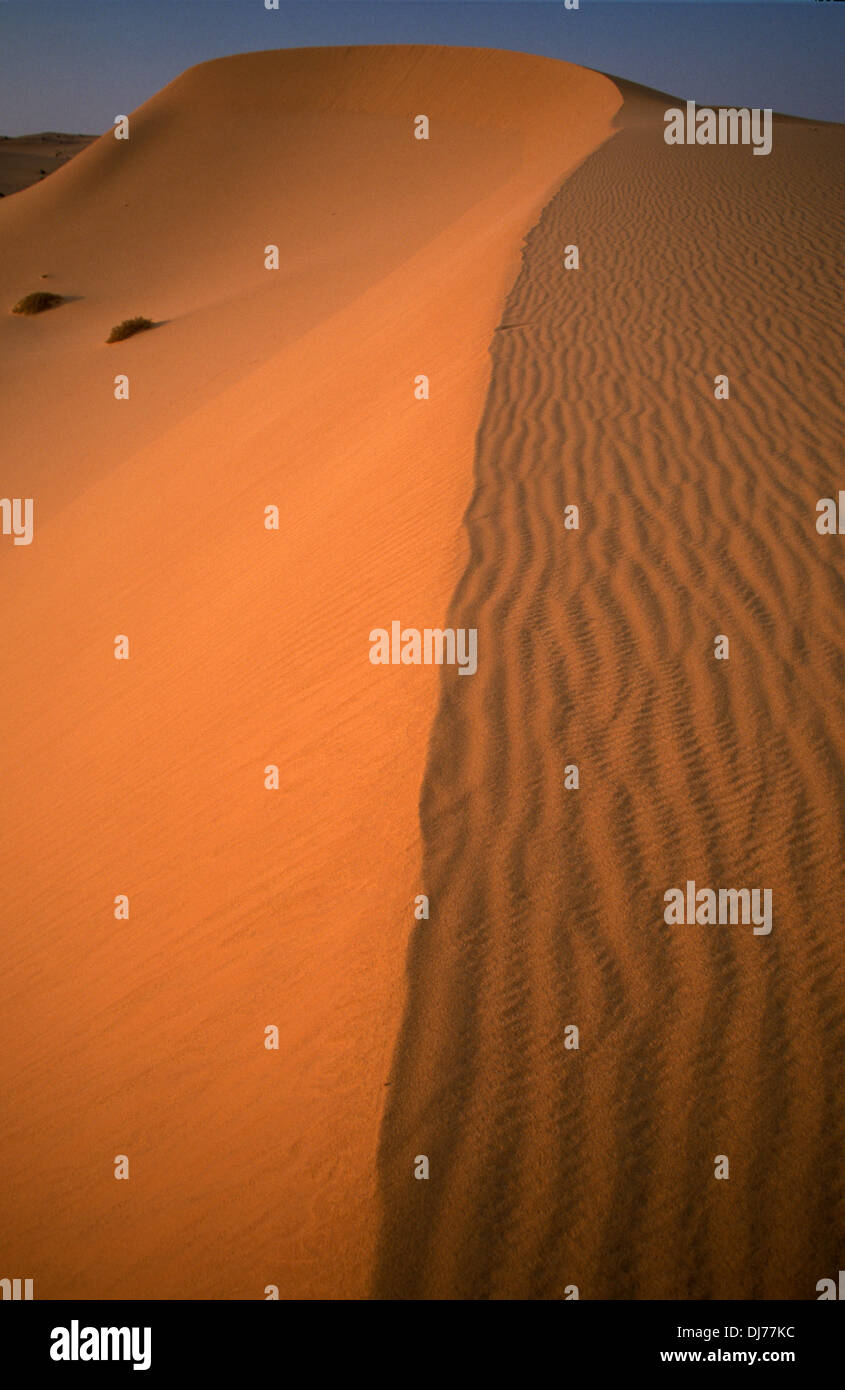 Sunset at the libyan desert outside Ghadames Stock Photo - Alamy