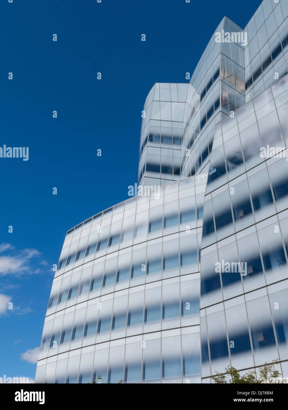 Frank gehry building hi-res stock photography and images - Alamy