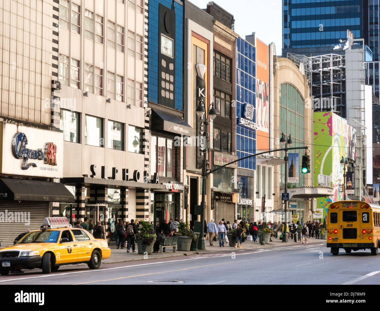 Retail stores hi-res stock photography and images - Alamy