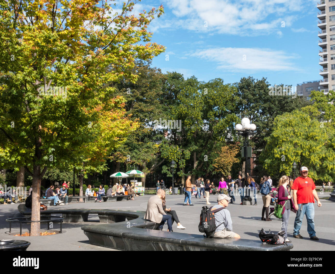 People walking at the square hi-res stock photography and images - Alamy