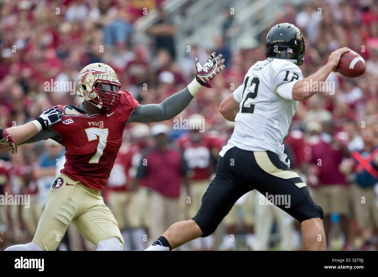 Linebacker christian jones hi-res stock photography and images - Alamy