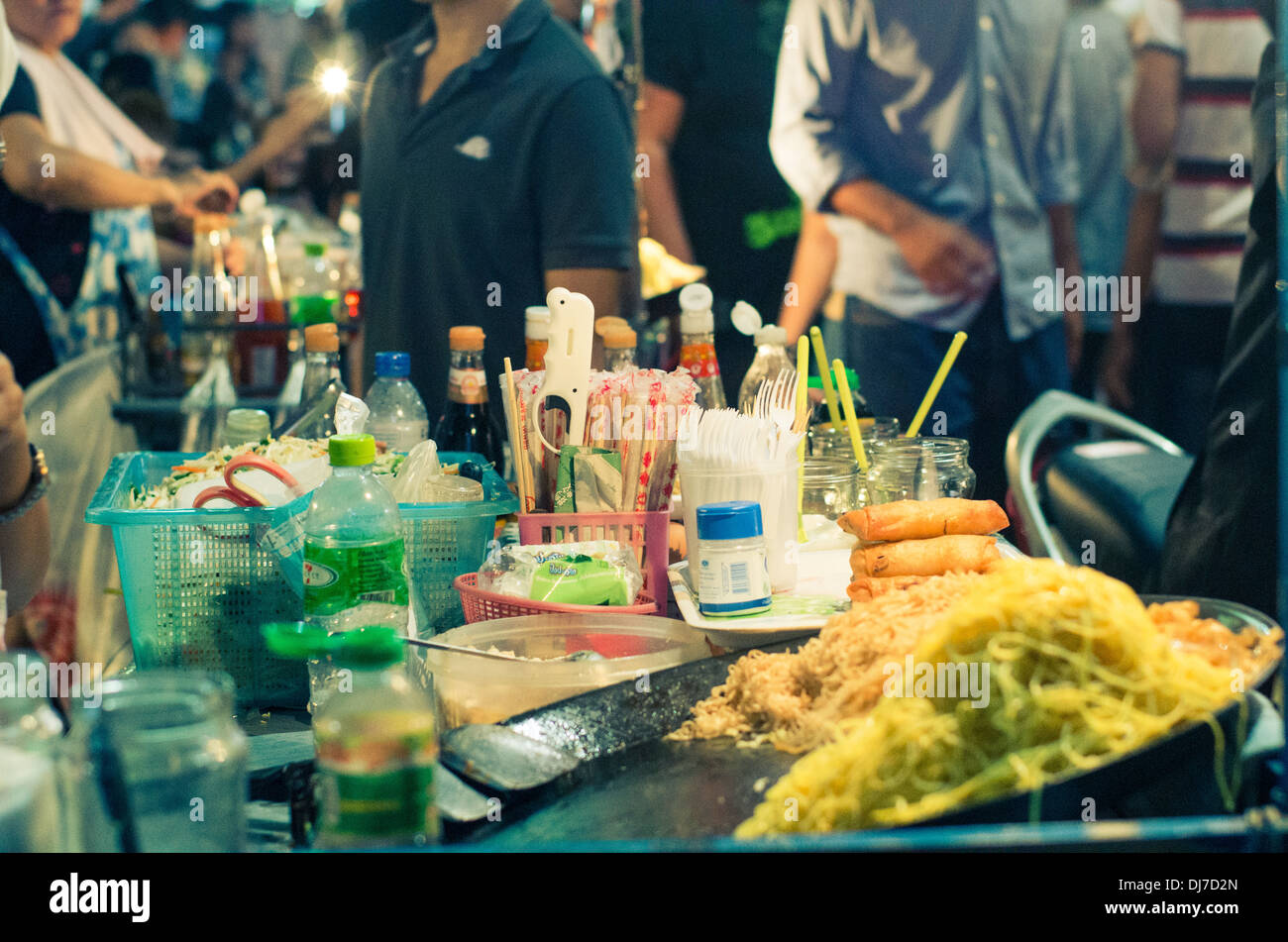 Pad thai noodles bangkok hi-res stock photography and images - Alamy
