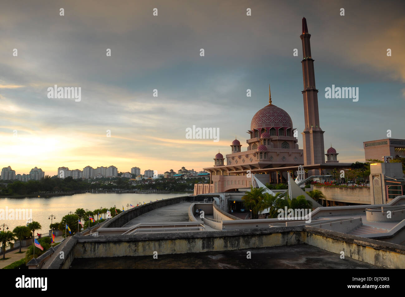 Sunset scene at Putra Mosque and Lake Putra at Putrajaya, Malaysia. It ...