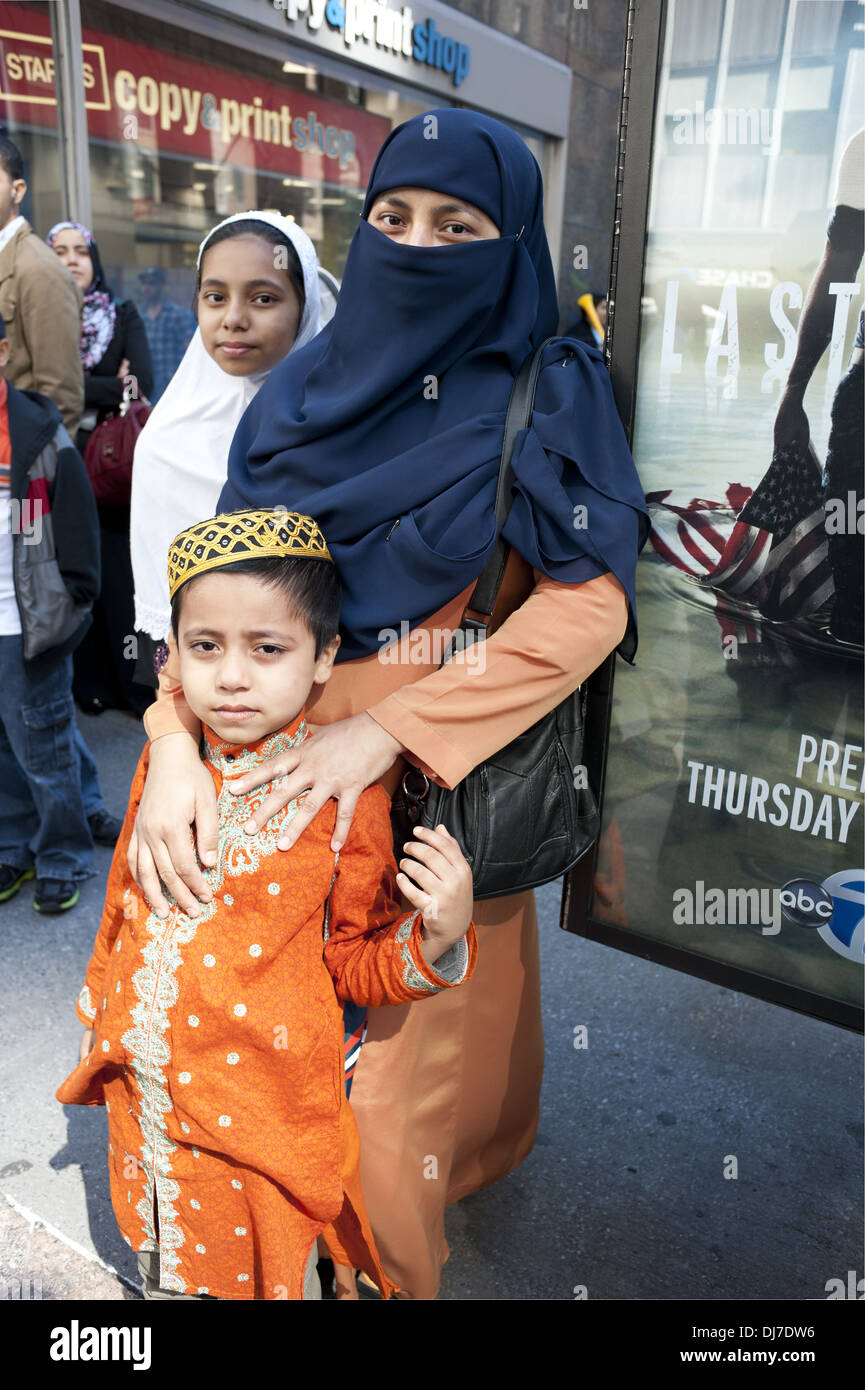 Muslim child niqab hi-res stock photography and images - Alamy
