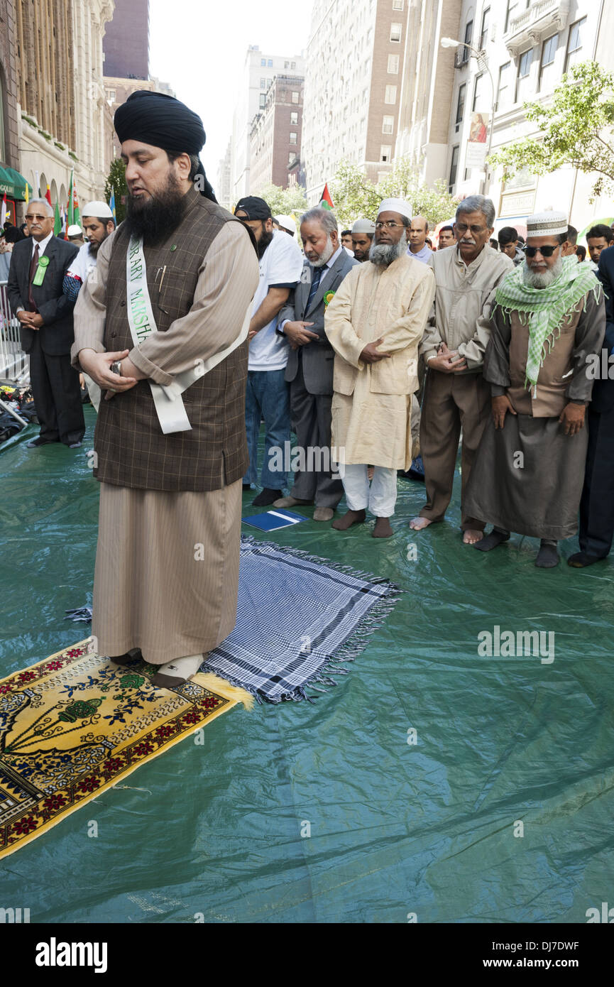 American Muslims Praying