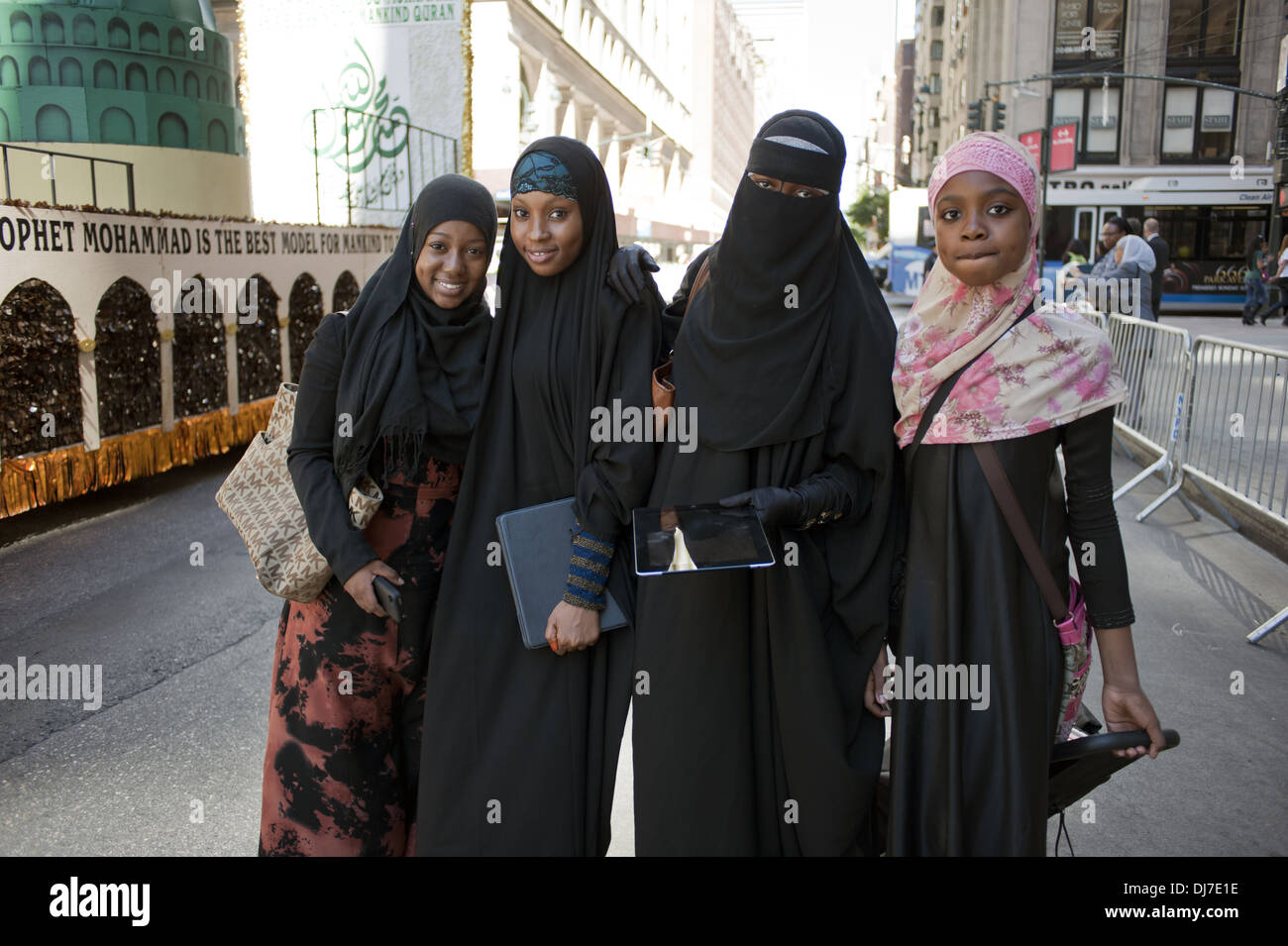 Muslim city friends hi-res stock photography and images - Alamy