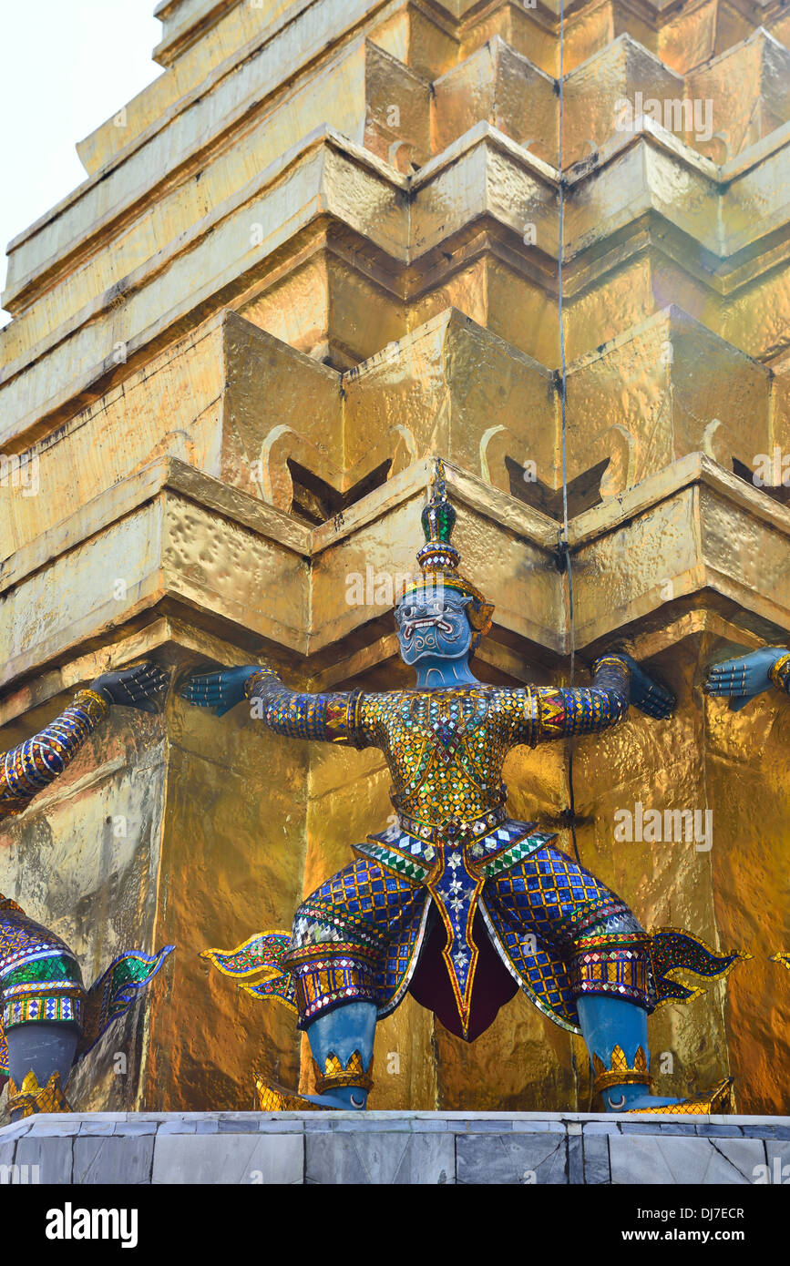 Statue of temple Stock Photo - Alamy
