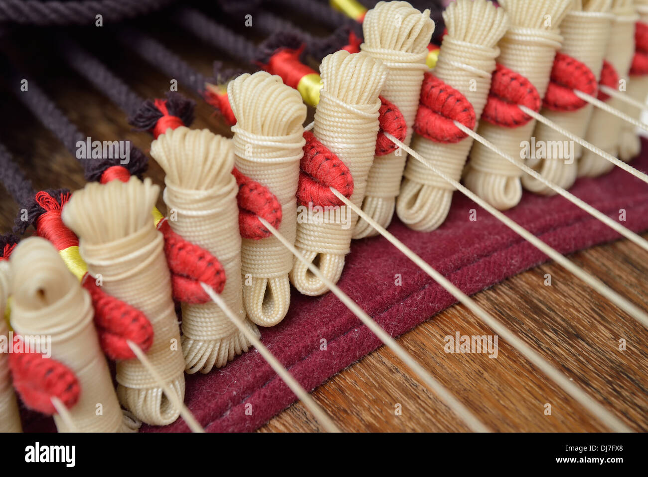 String loops hi-res stock photography and images - Alamy