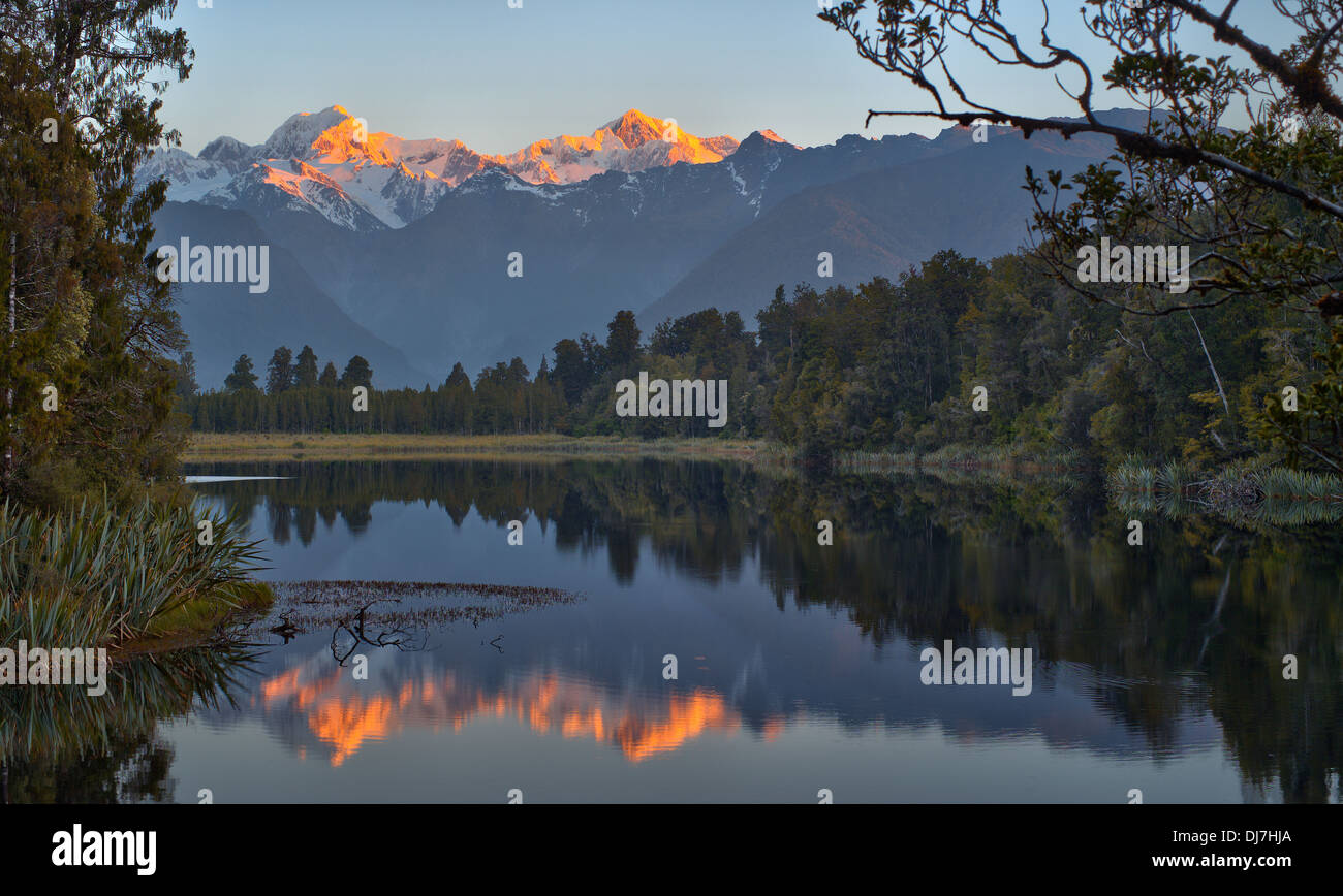Lake matheson reflection mount hi-res stock photography and images - Alamy