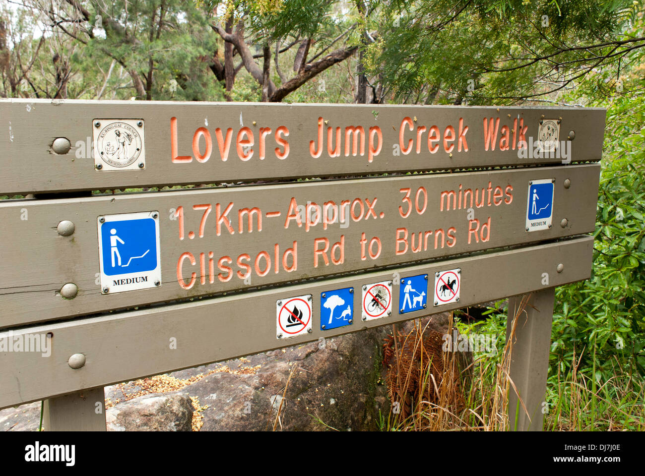 Bush walk signage at Lovers Jump Creek Walk, Sydney, Australia Stock ...