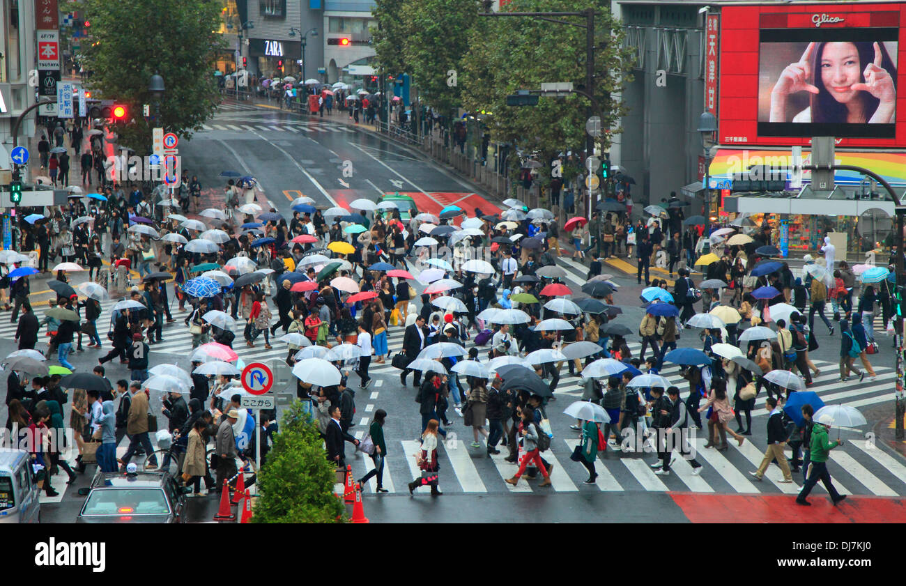 Tokyo street crowd hi-res stock photography and images - Alamy