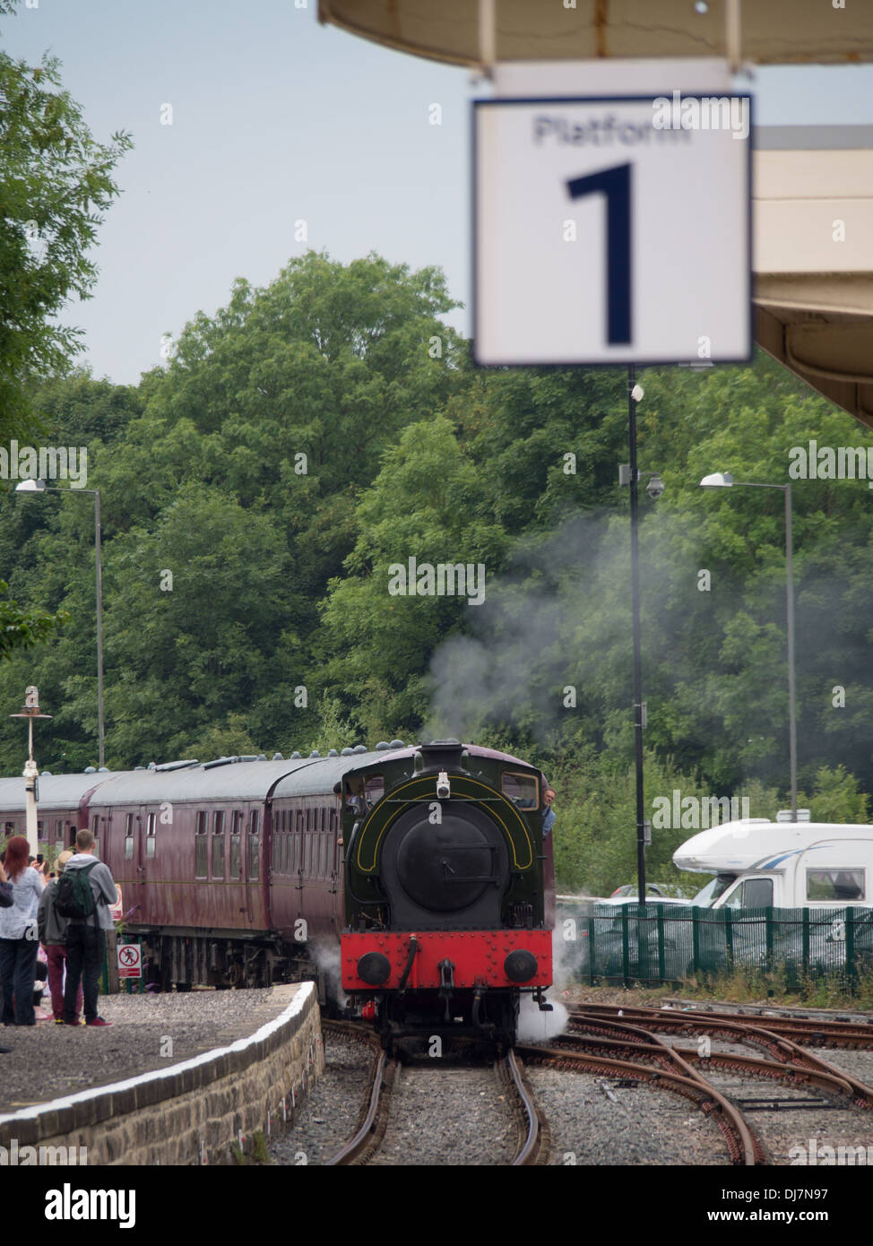 MATLOCK STATION PEAK rail steam train derbyshire Stock Photo - Alamy