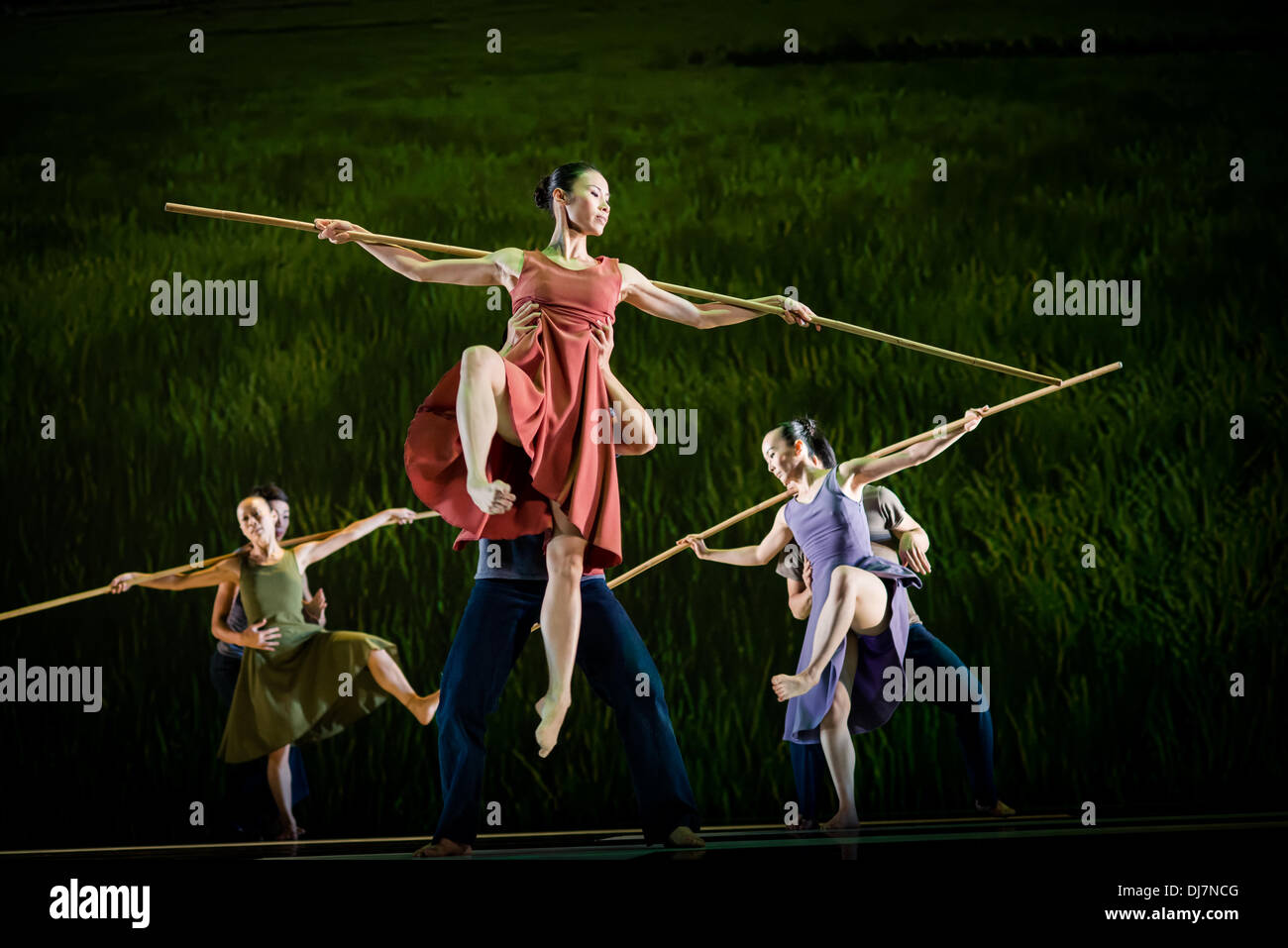 Taipei, Taiwan, 22 Nov, 2013. Cloud Gate Dance Theatre, the number one ...