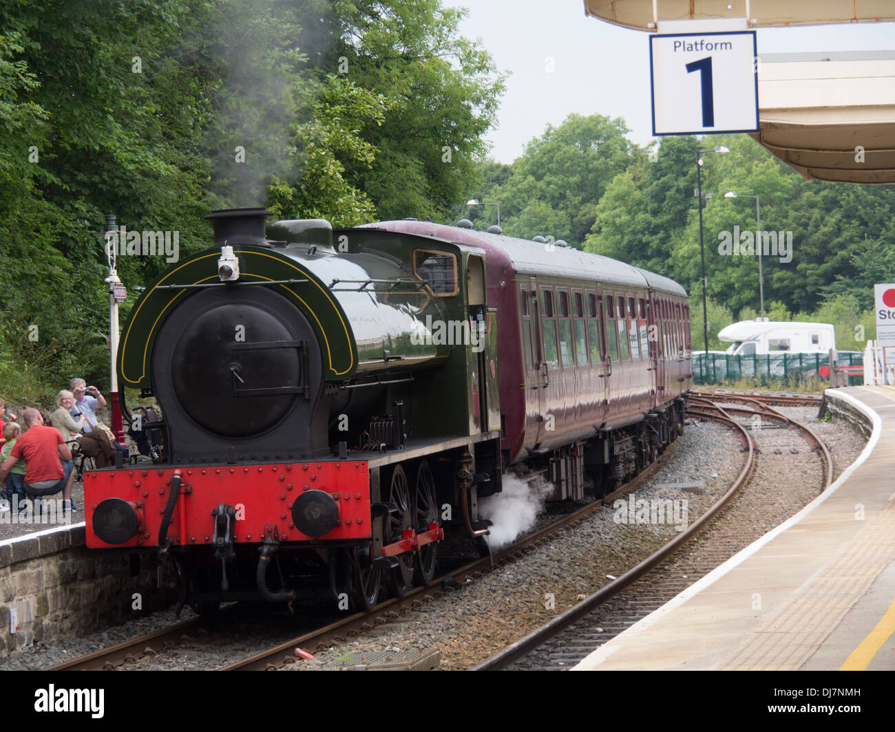 MATLOCK STATION PEAK rail steam train derbyshire Stock Photo - Alamy
