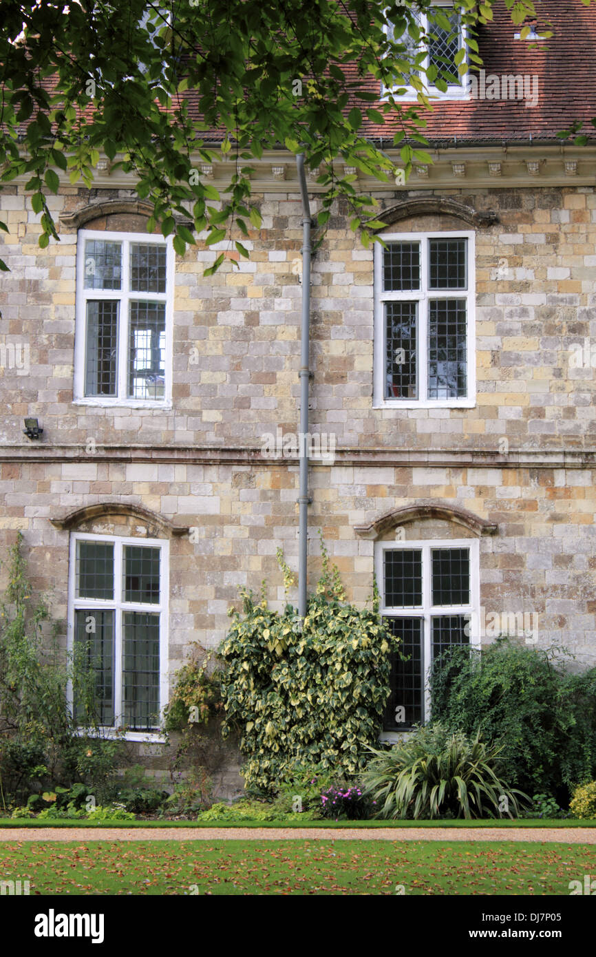 Wonky windows hi-res stock photography and images - Alamy