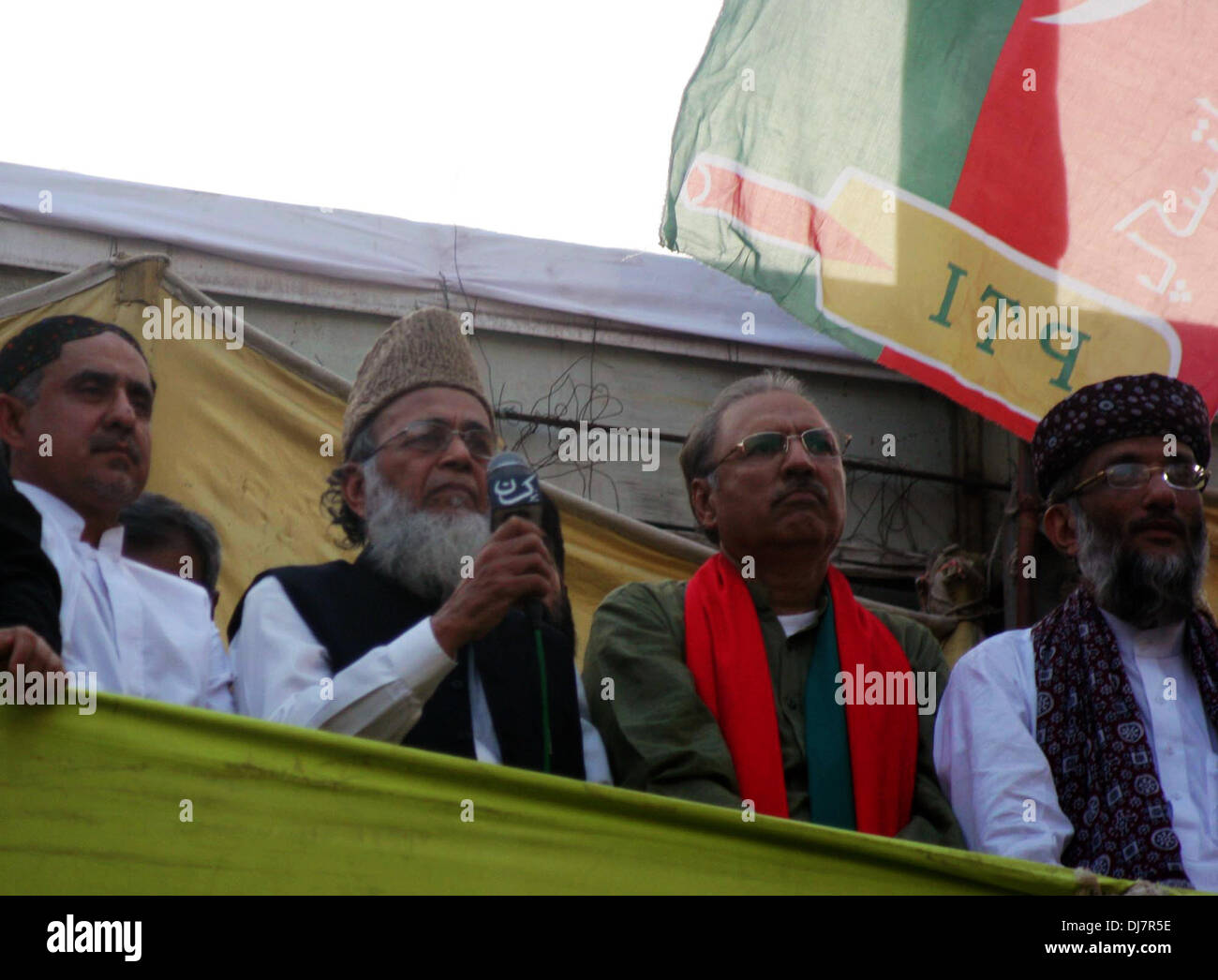Karachi, Pakistan, 24 Nov 2014. Syed Munawar Hassan (2nd L), head of ...