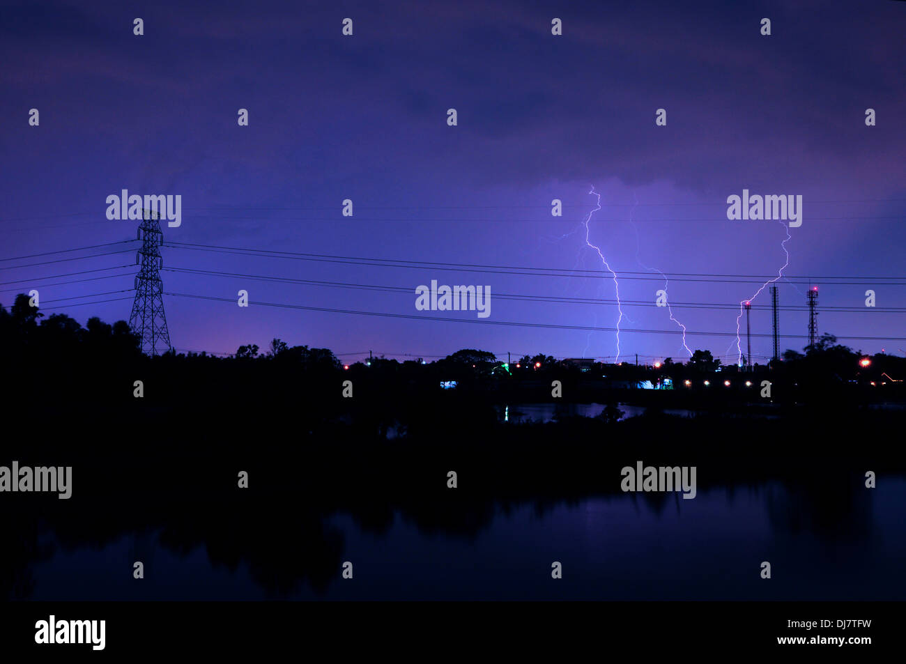 Lightning sky hi-res stock photography and images - Alamy