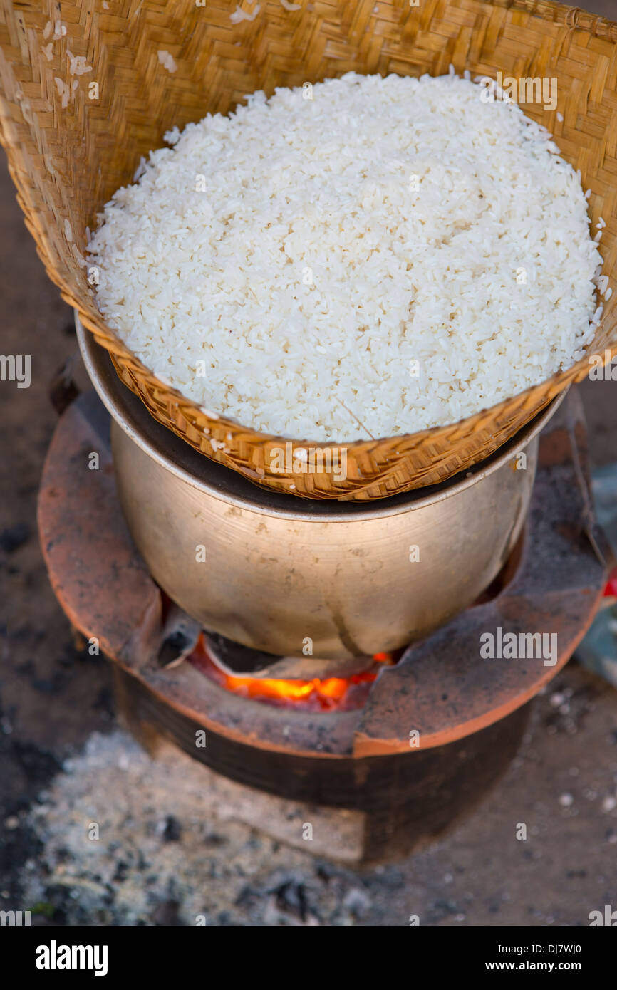 Steaming basket hi-res stock photography and images - Alamy