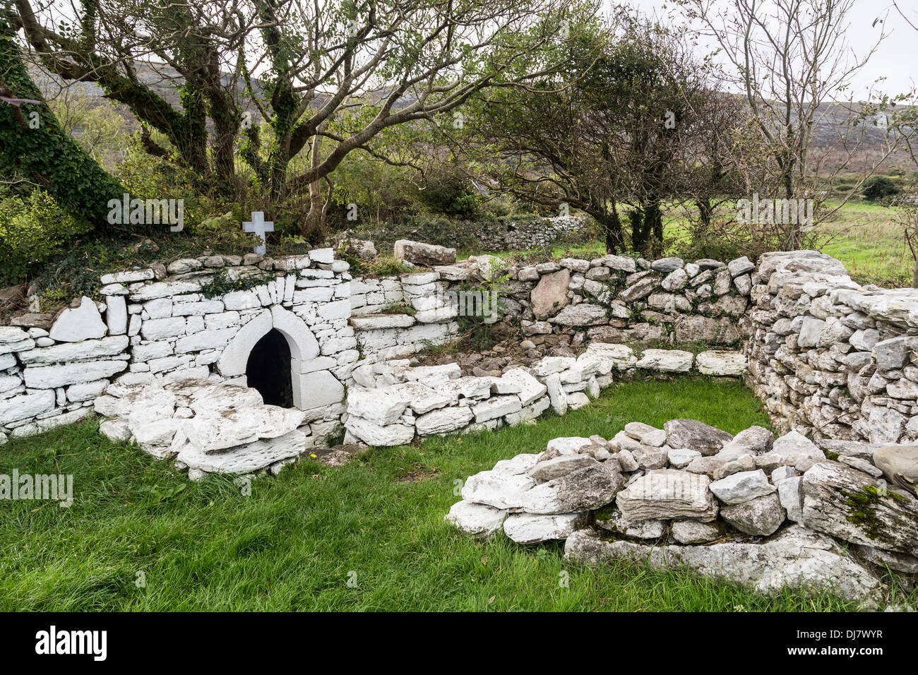 Holy well and ireland hi-res stock photography and images - Alamy