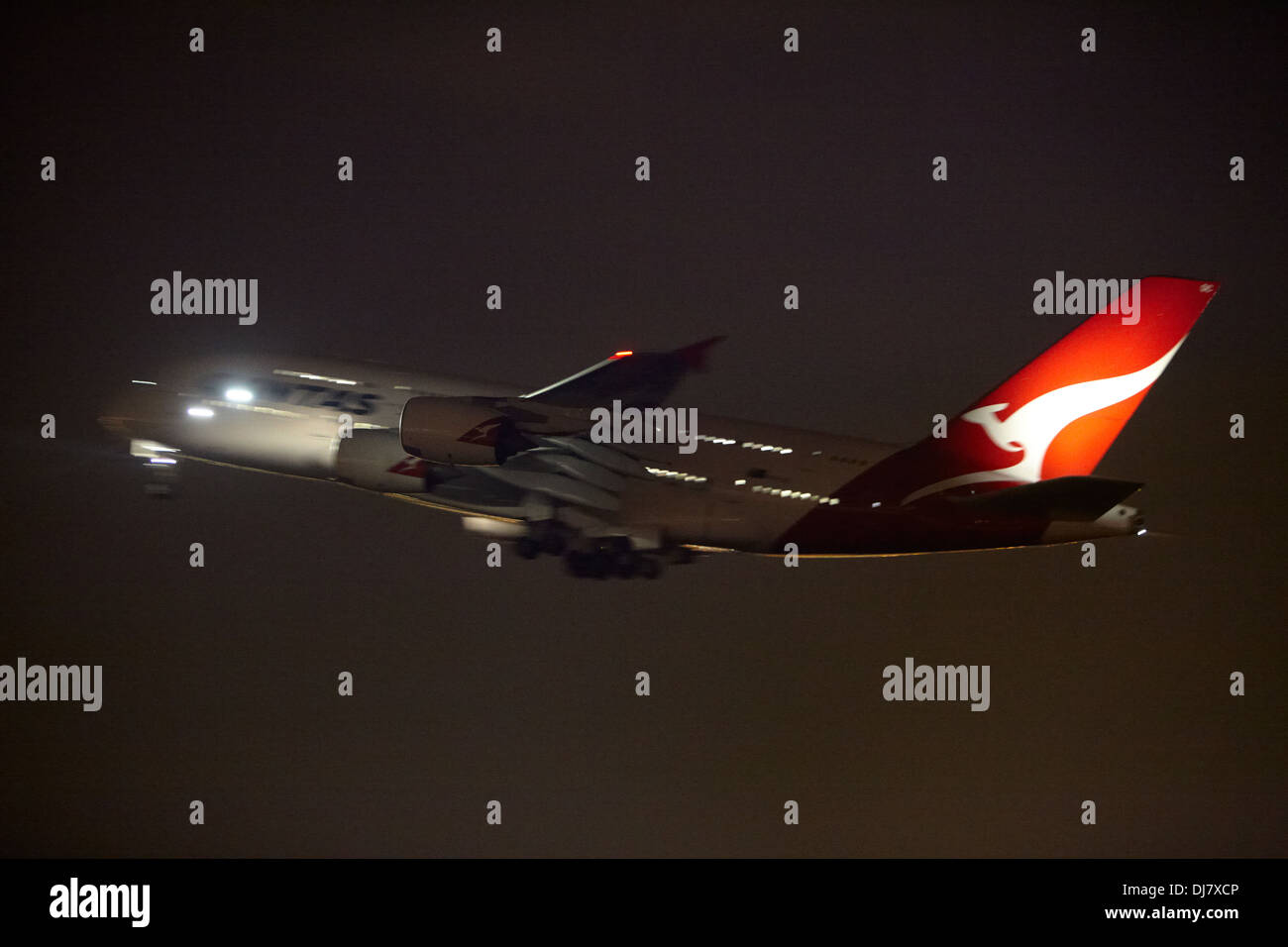 Heathrow night hi-res stock photography and images - Alamy