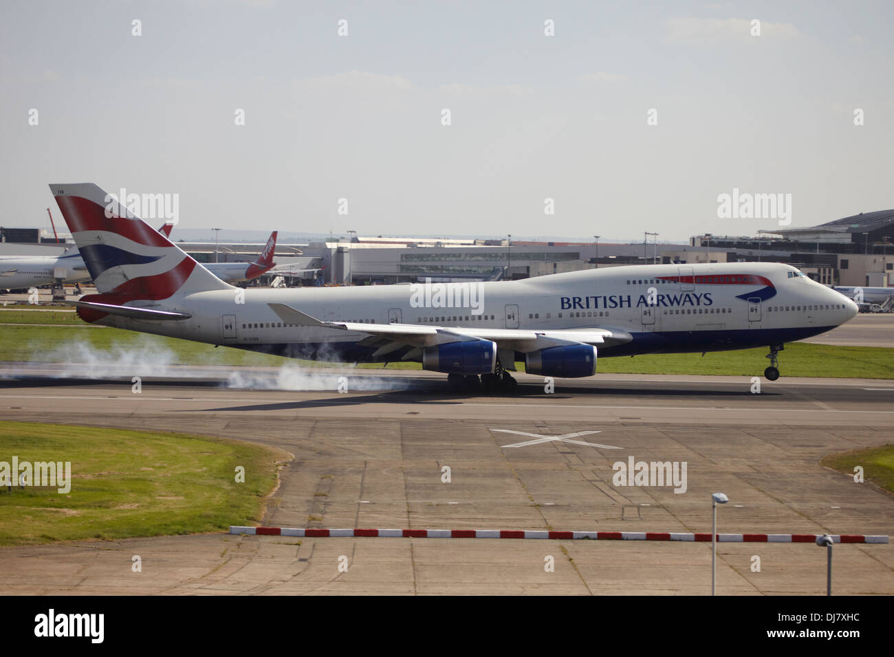 British Airways Boeing 747 jumbo jet landing at London Heathrow Airport ...