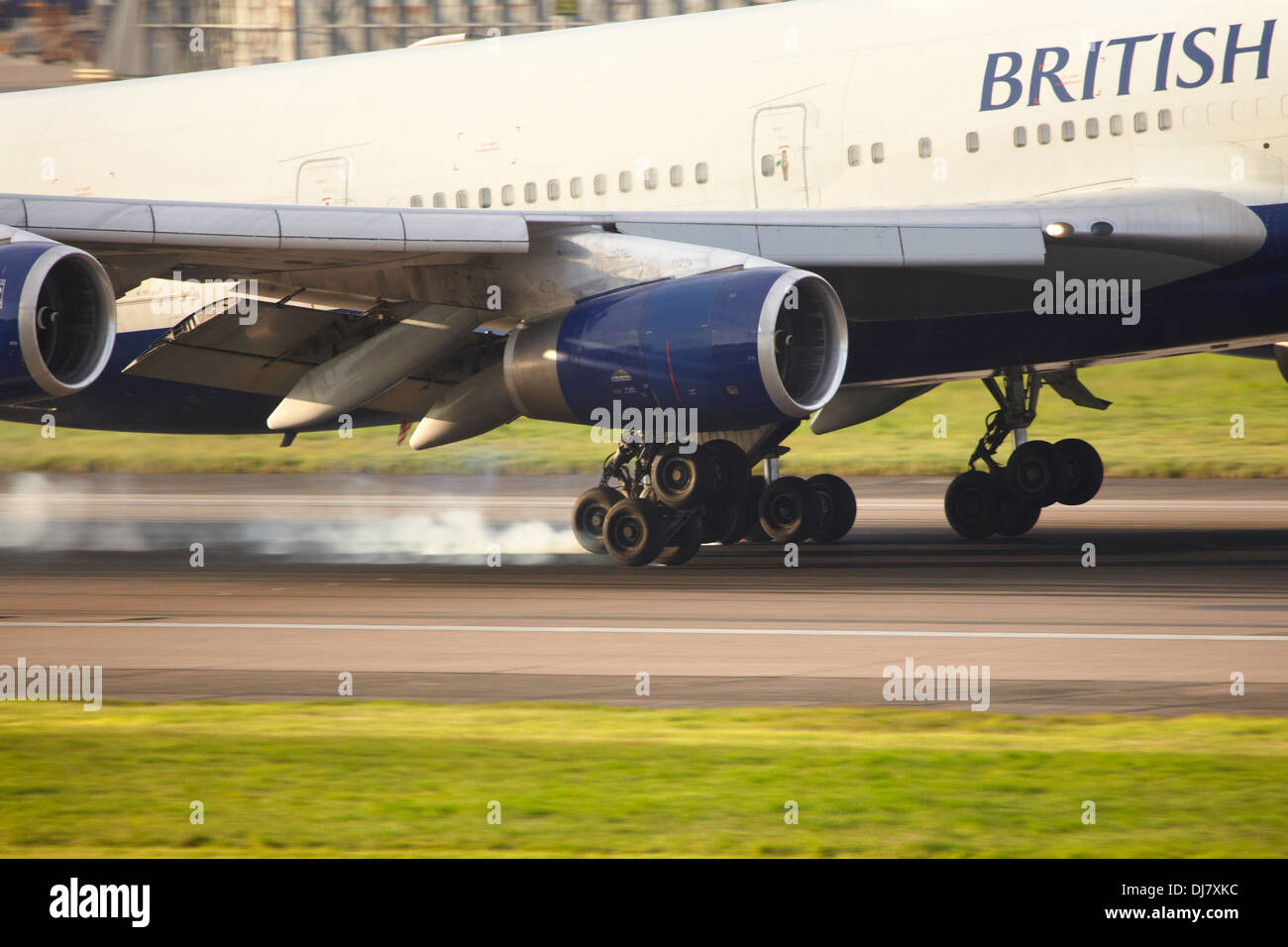 Boeing 747 landing gear hi-res stock photography and images - Alamy