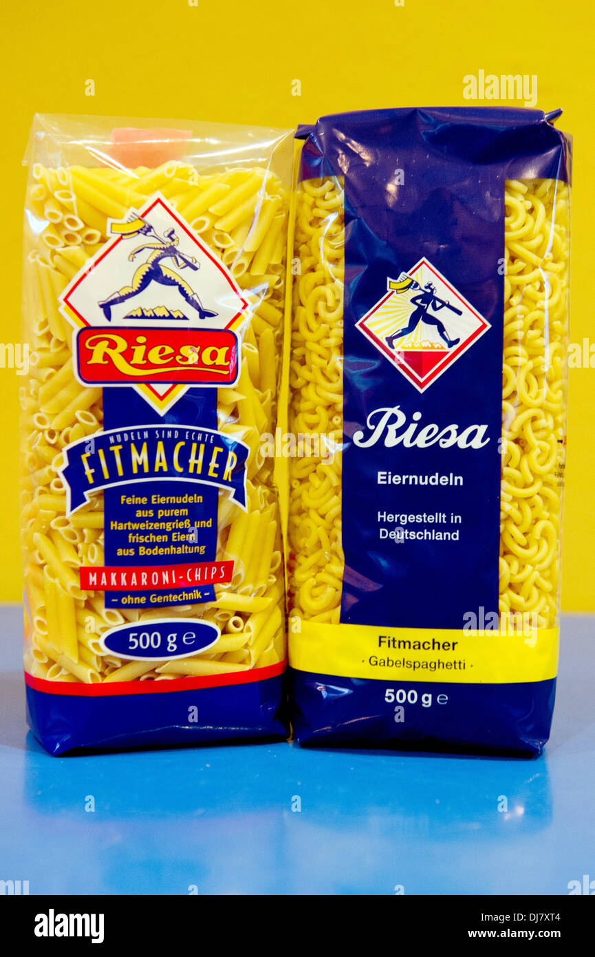 Riesa, Germany. 18th Nov, 2013. A bag of maccaroni (L) with the ...