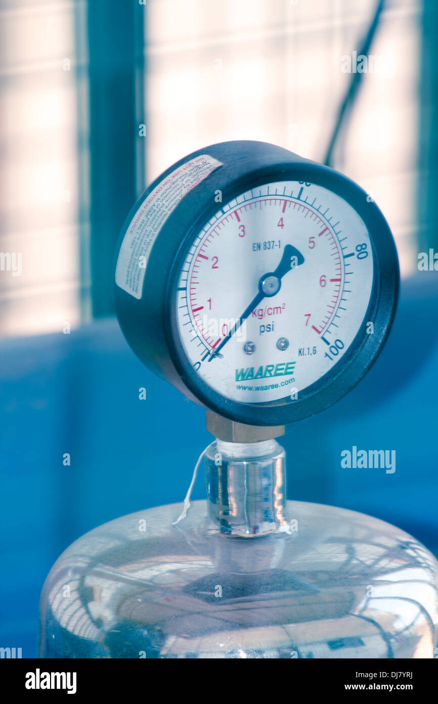Pressure gauges hi-res stock photography and images - Alamy
