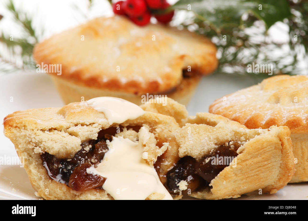 Closeup of a mince pie with cream against a soft focus background Stock ...