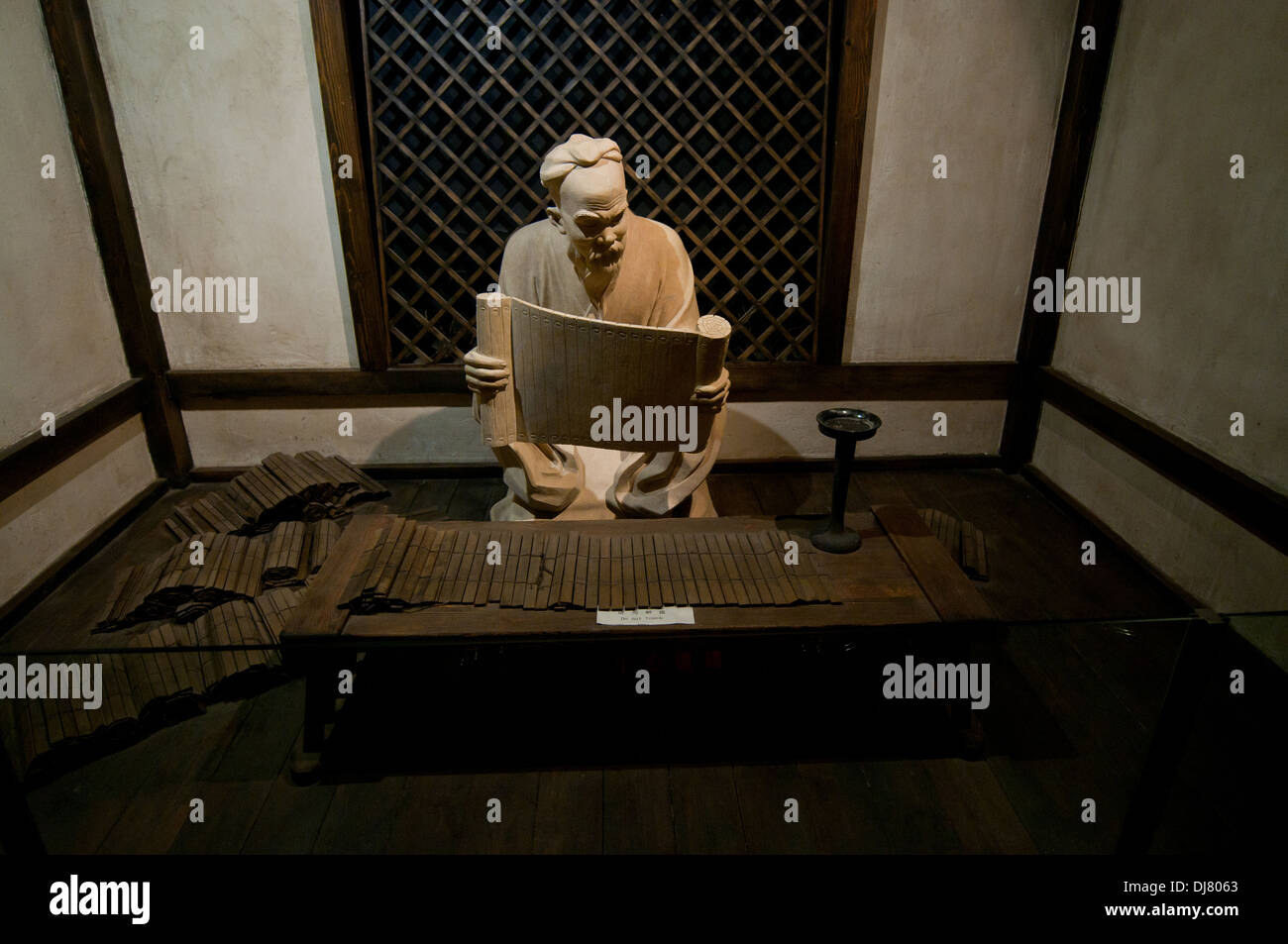 Confucius reading Book of Changes statue in The Temple of Confucius at ...