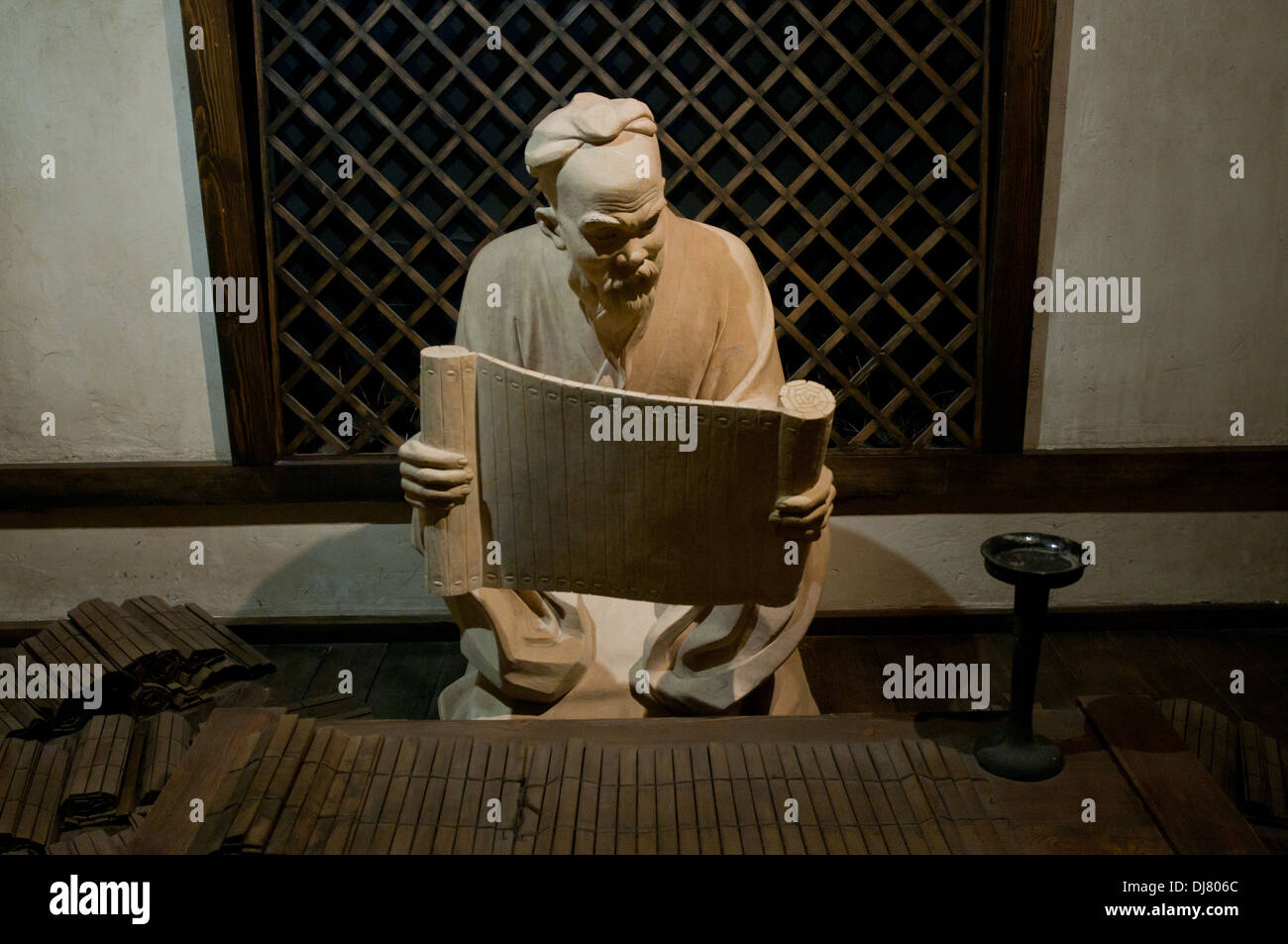 Confucius reading Book of Changes statue in The Temple of Confucius at ...