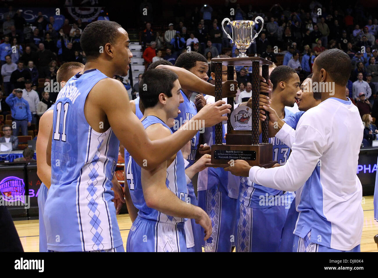 Basketball tip off hi-res stock photography and images - Alamy