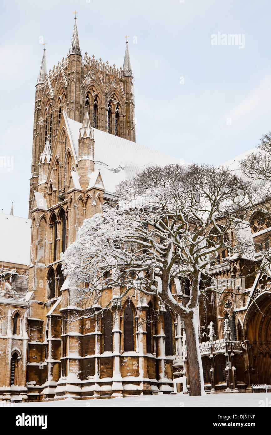 Lincoln cathedral snow hi-res stock photography and images - Alamy