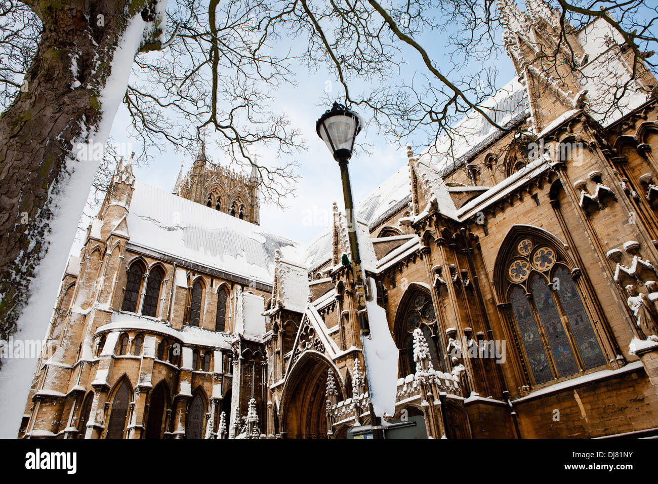Lincoln cathedral snow hi-res stock photography and images - Alamy