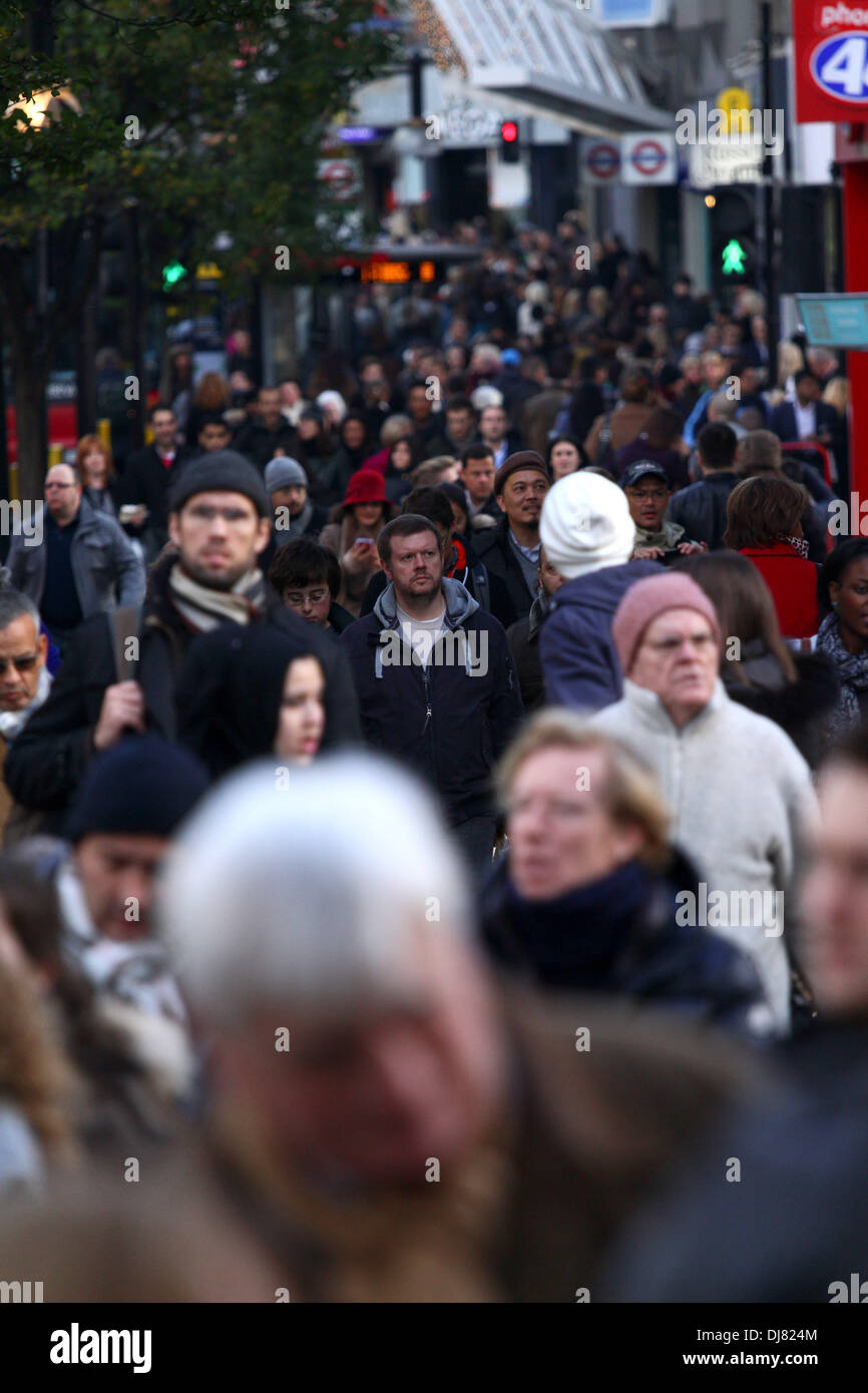 London busy street hi-res stock photography and images - Alamy