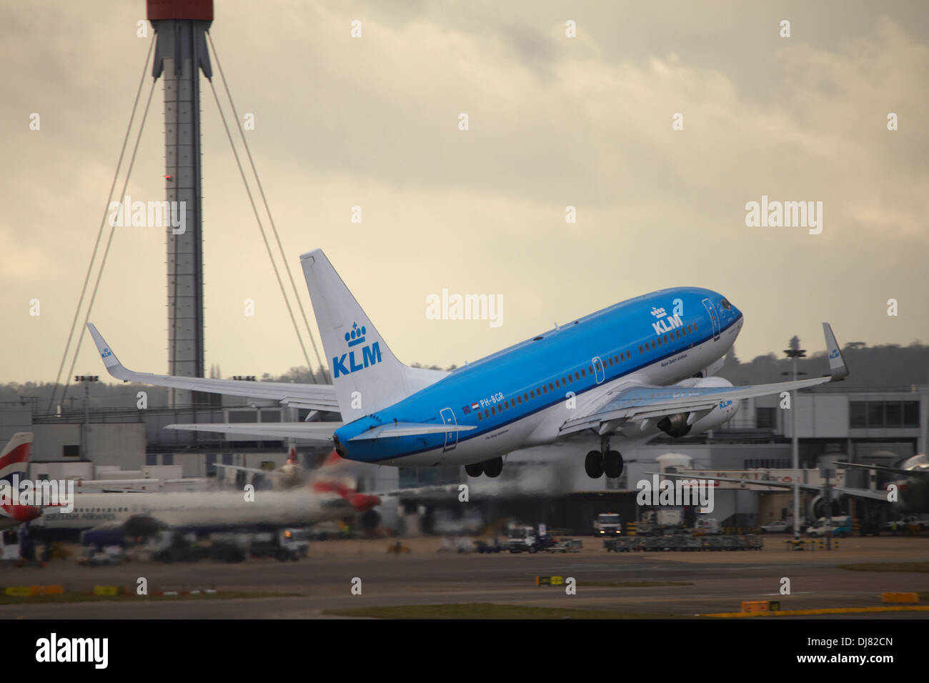 KLM Boeing 737 taking off at London Heathrow Airport Stock Photo - Alamy