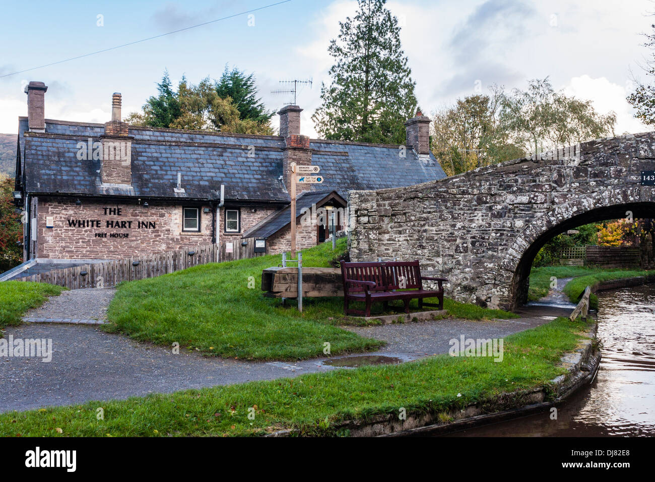 Monmouthshire and brecon canal pub hi-res stock photography and images ...