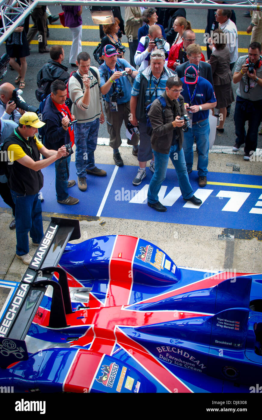 24 hour race car hi-res stock photography and images - Alamy