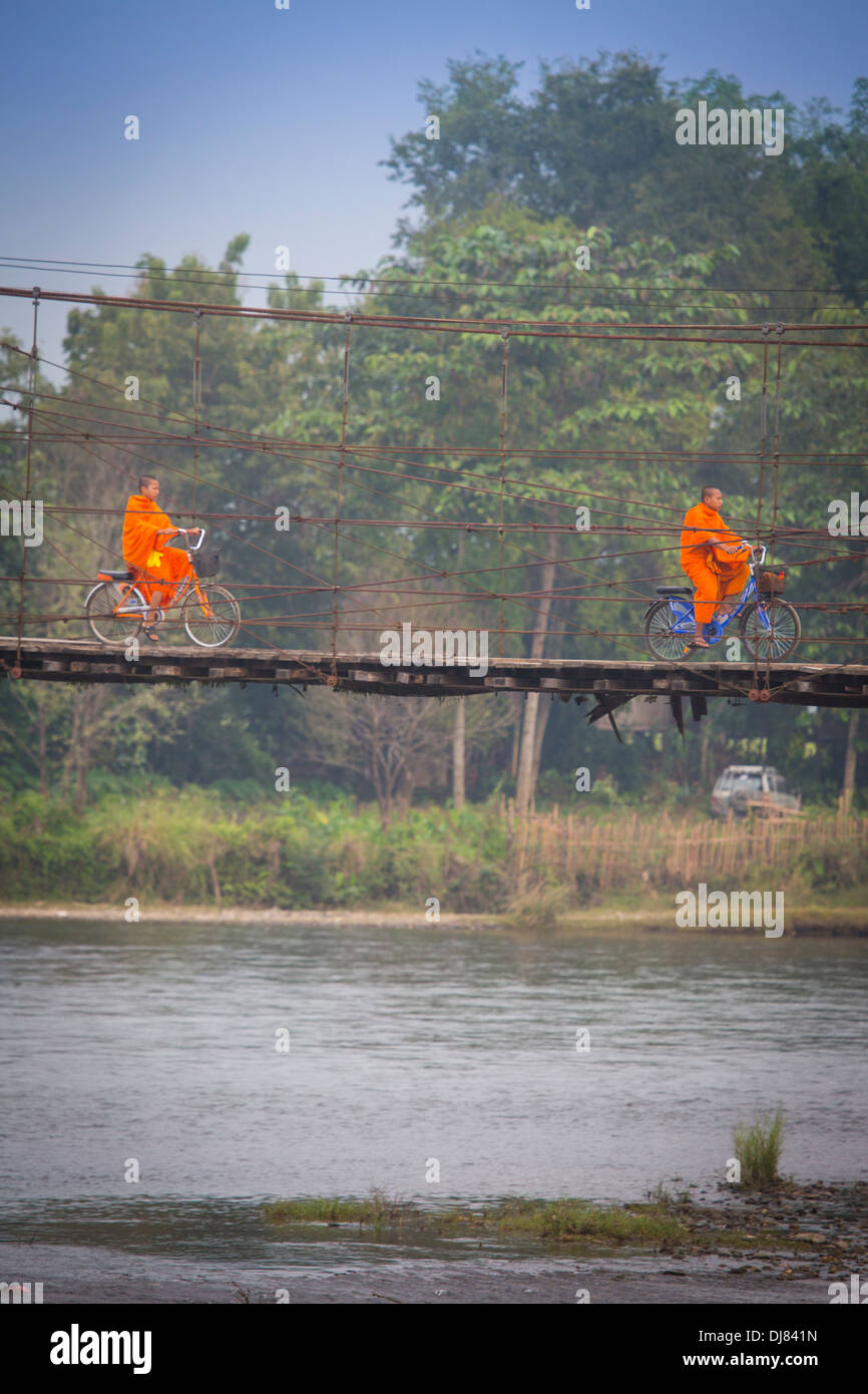 Orange bridge over song hi-res stock photography and images - Alamy