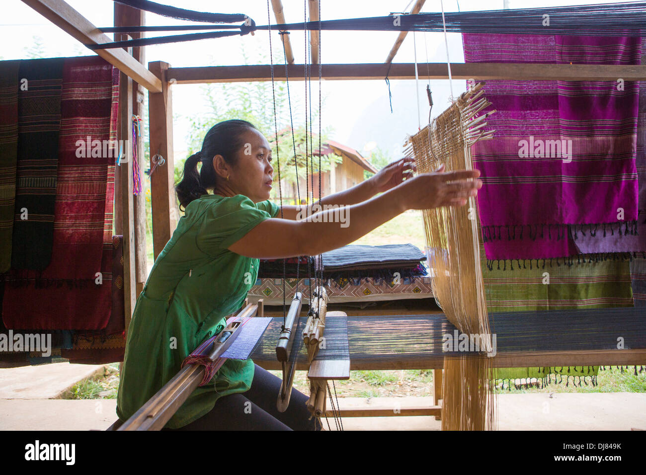 Traditional weaving method hi-res stock photography and images - Alamy
