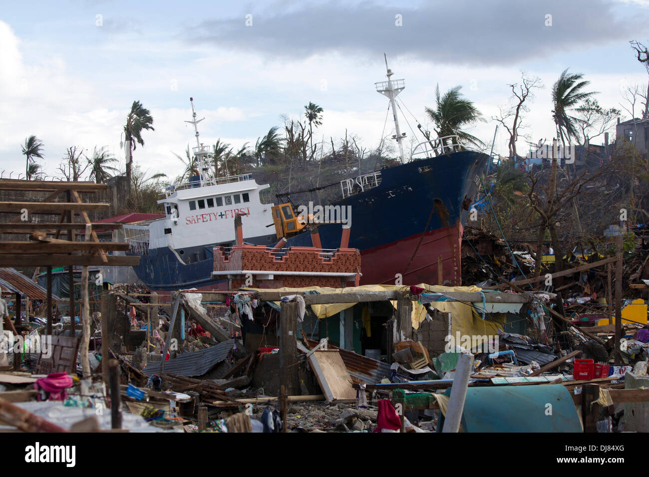 Typhoon yolanda boat hi-res stock photography and images - Alamy
