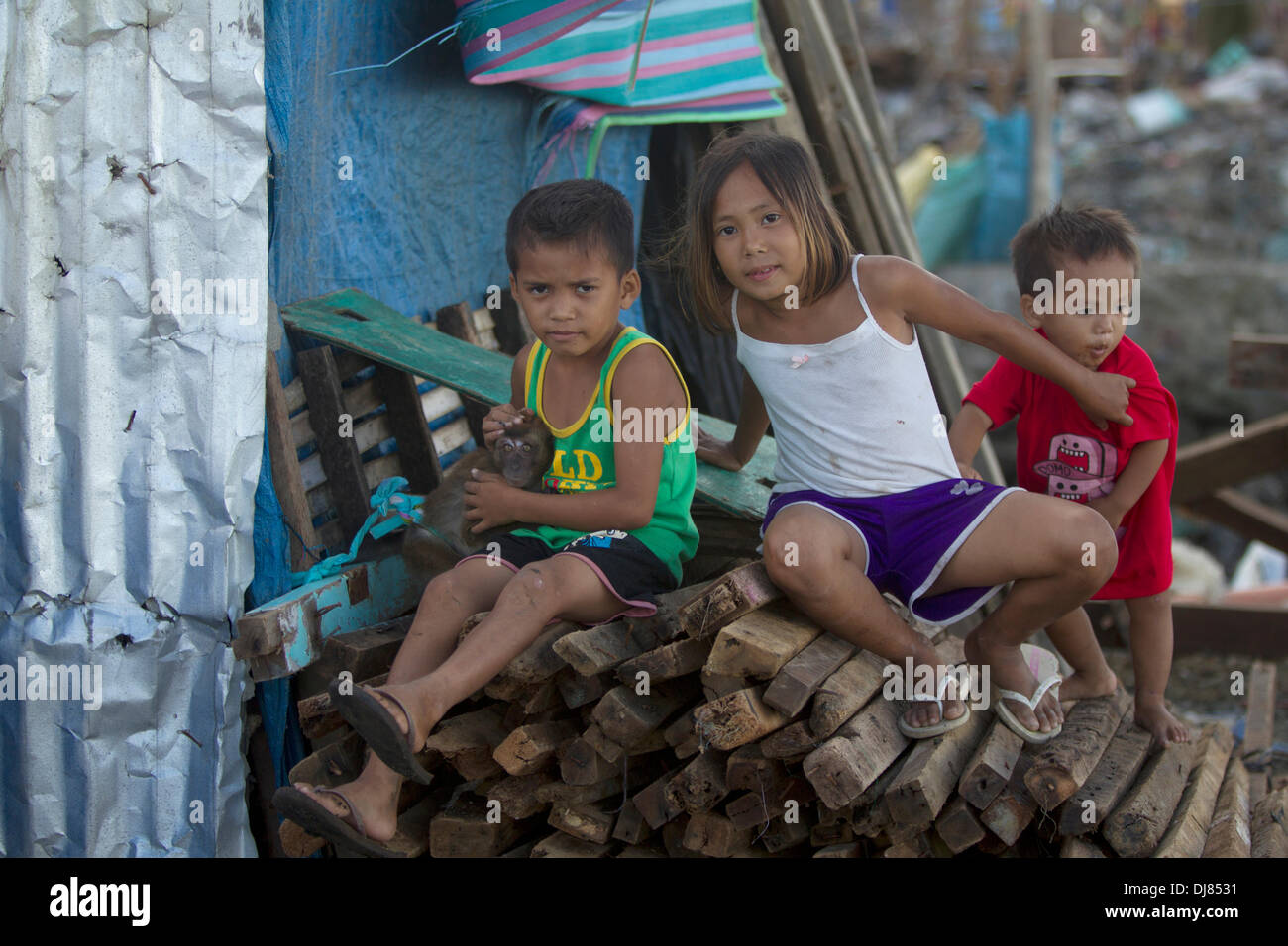 Devastation philippines death suffering survivors storm natural ...