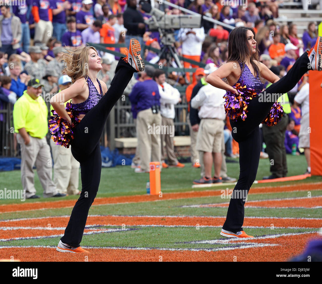 Clemson tiger cheerleaders hi-res stock photography and images - Alamy
