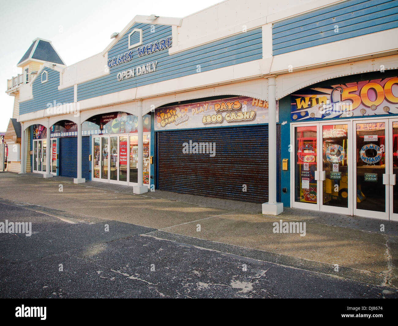 Fairground arcade hi-res stock photography and images - Alamy