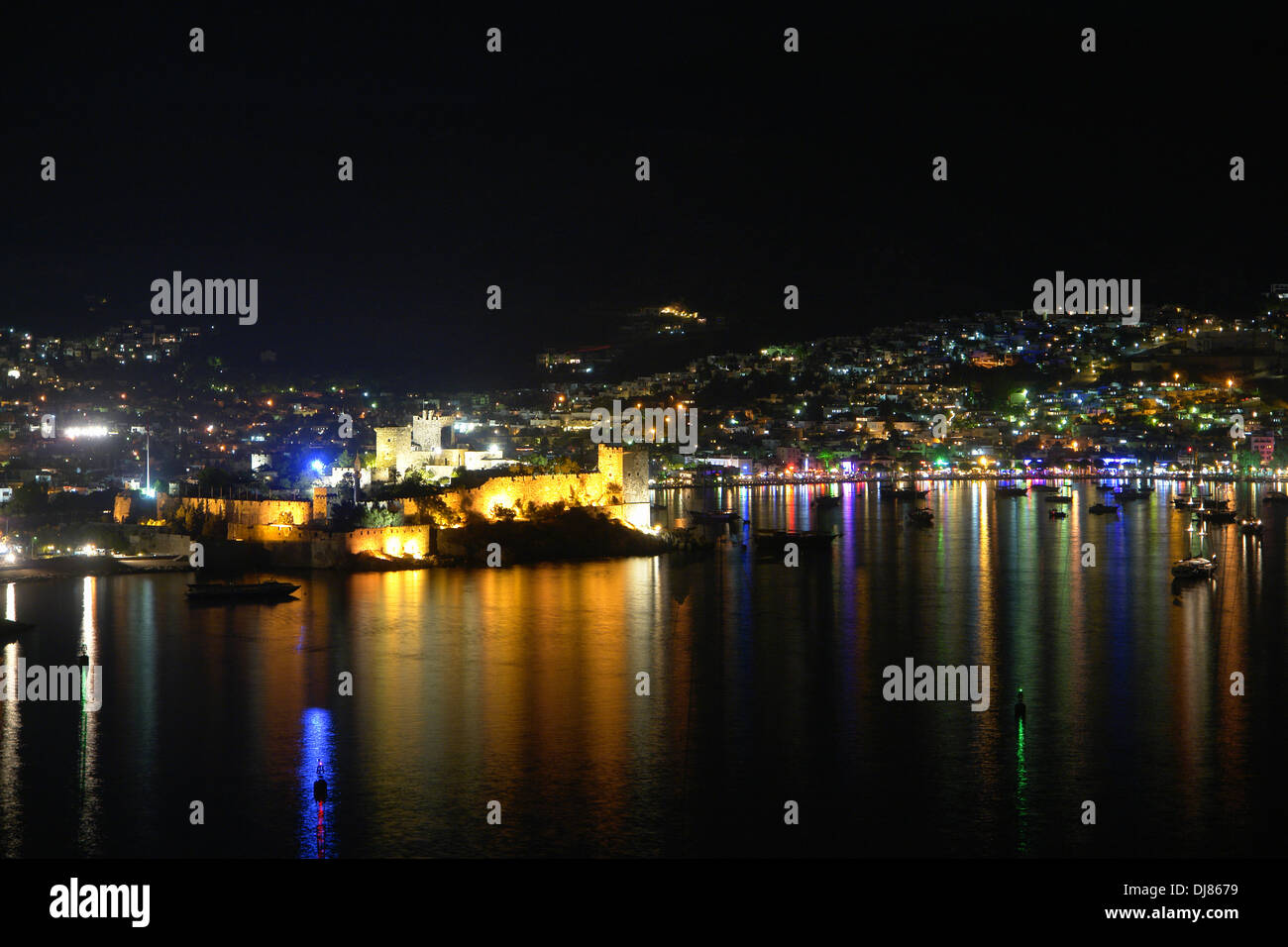 Bodrum at night. Bodrum bay and historical castle Stock Photo - Alamy