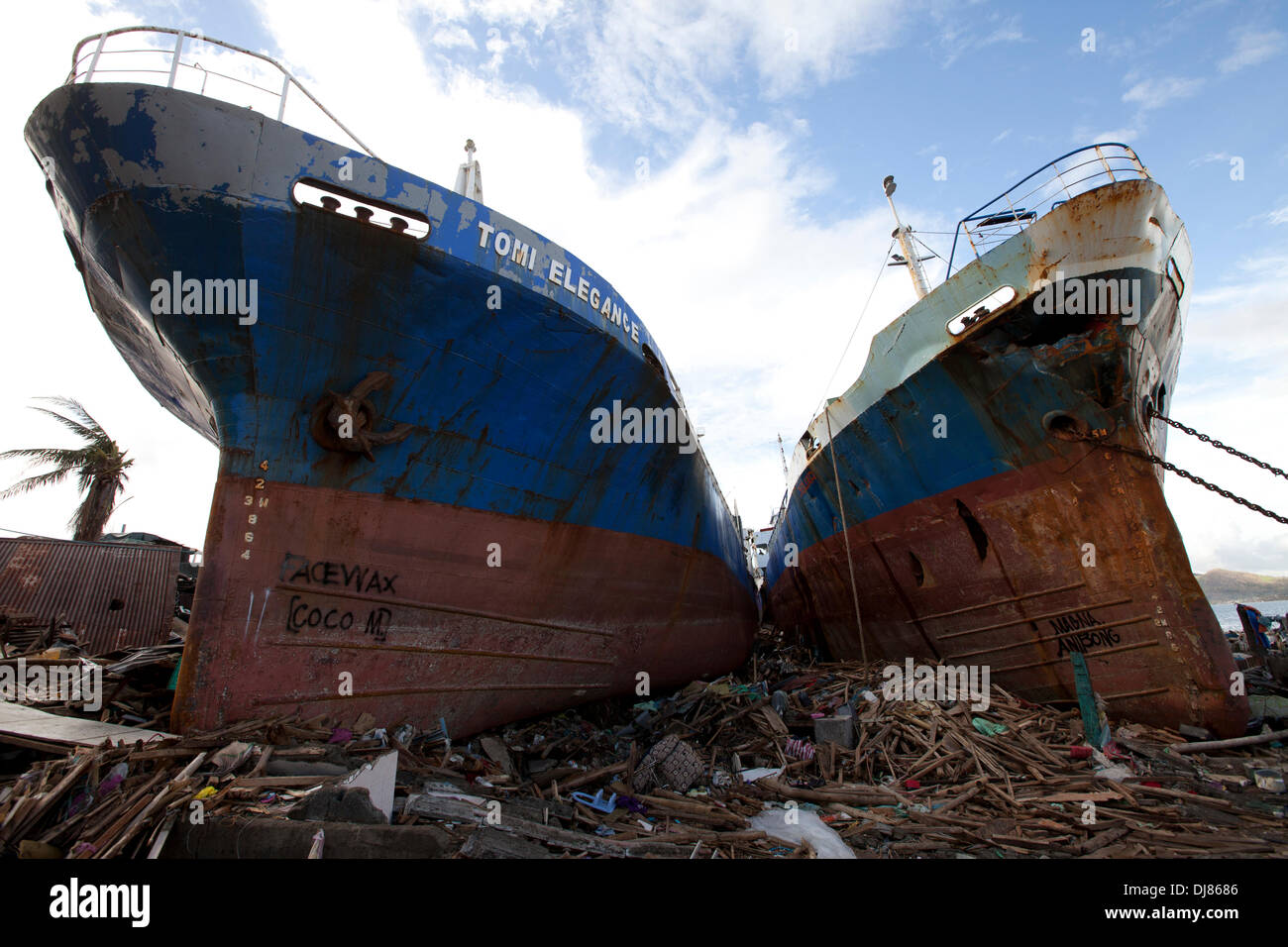 Cargo ship anchor damage hi-res stock photography and images - Alamy