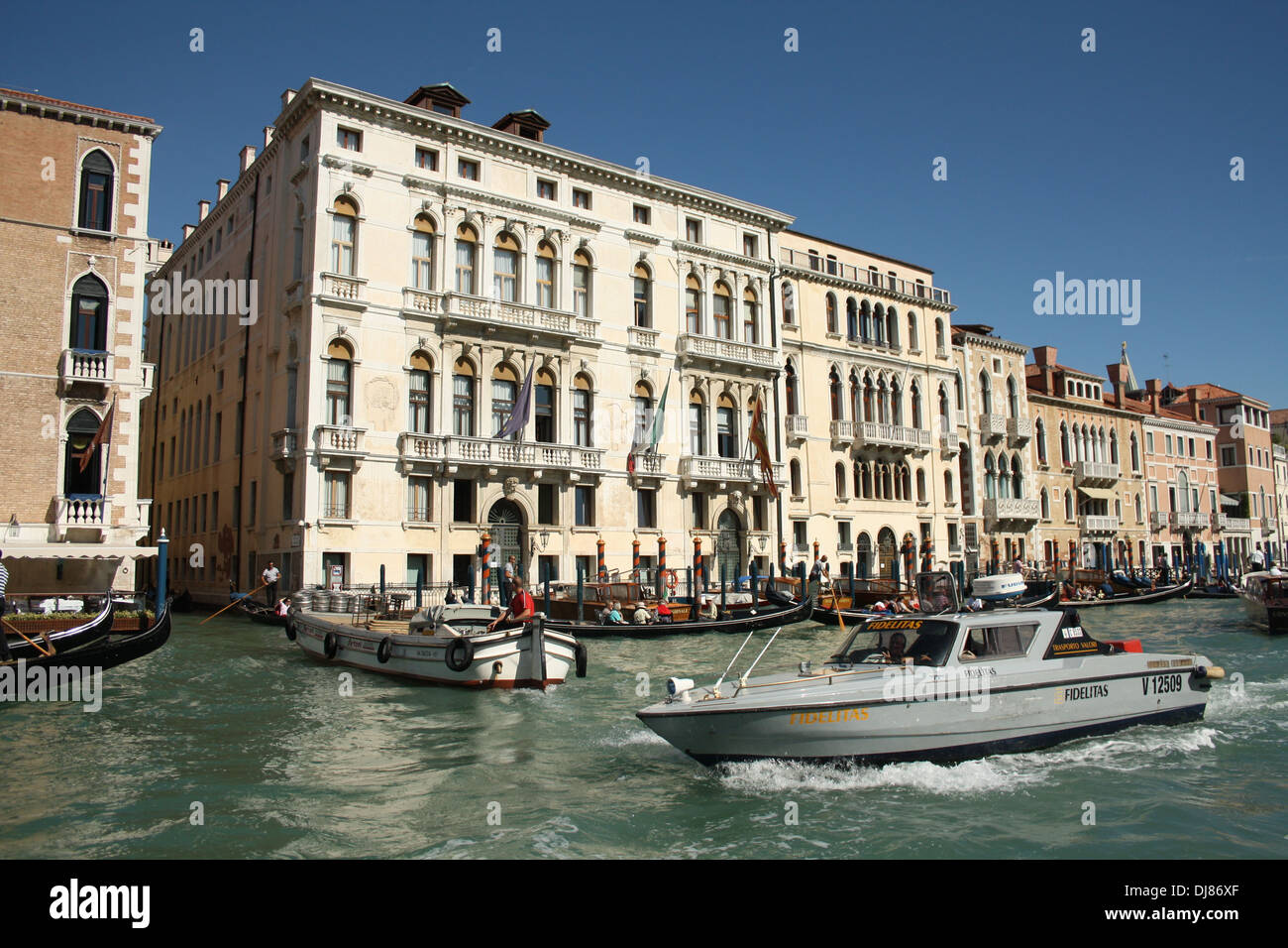 Visit by boats hi-res stock photography and images - Alamy