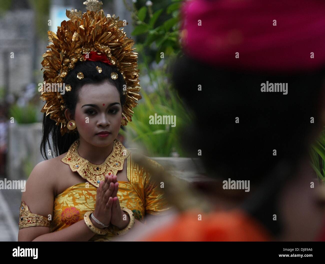 Jimbaran, Bali, Indonesia. 25th Nov, 2013. An Indonesian dancer ...