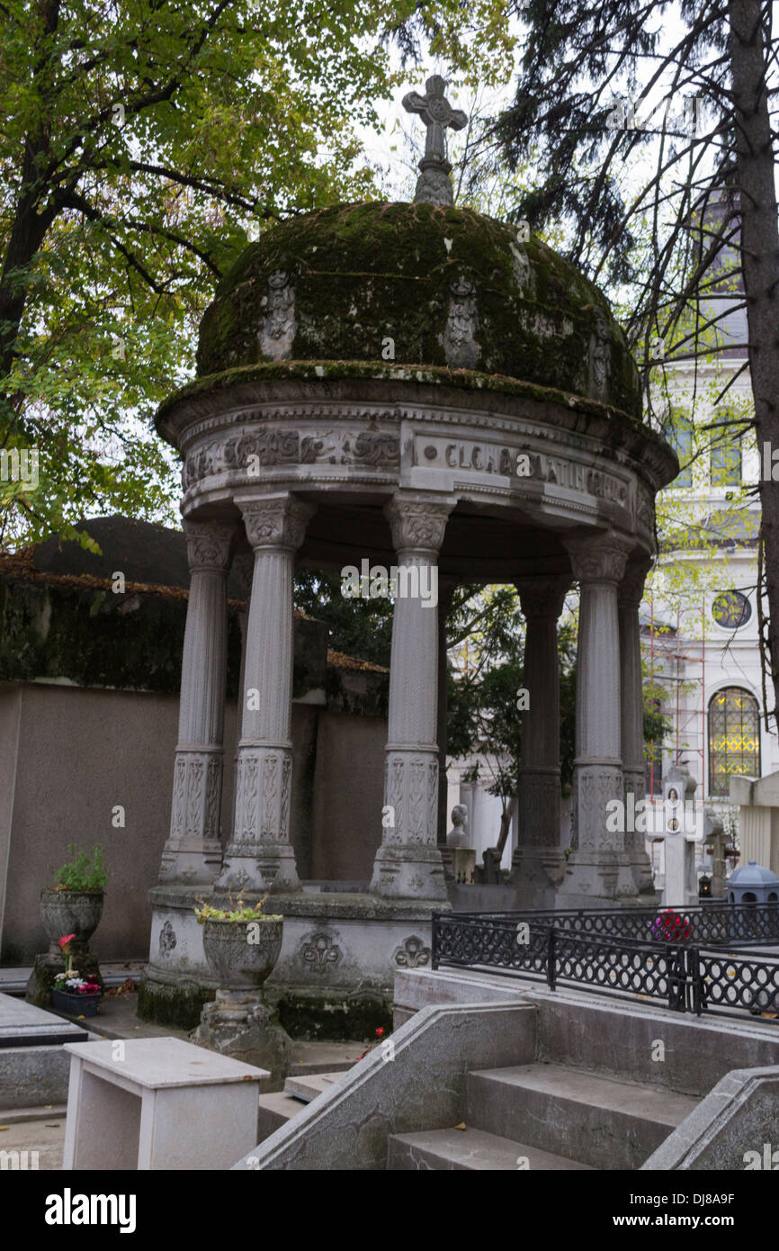 Tomb house in Bellu Orthodox Cemetery, Bucharest, Romania Stock Photo ...
