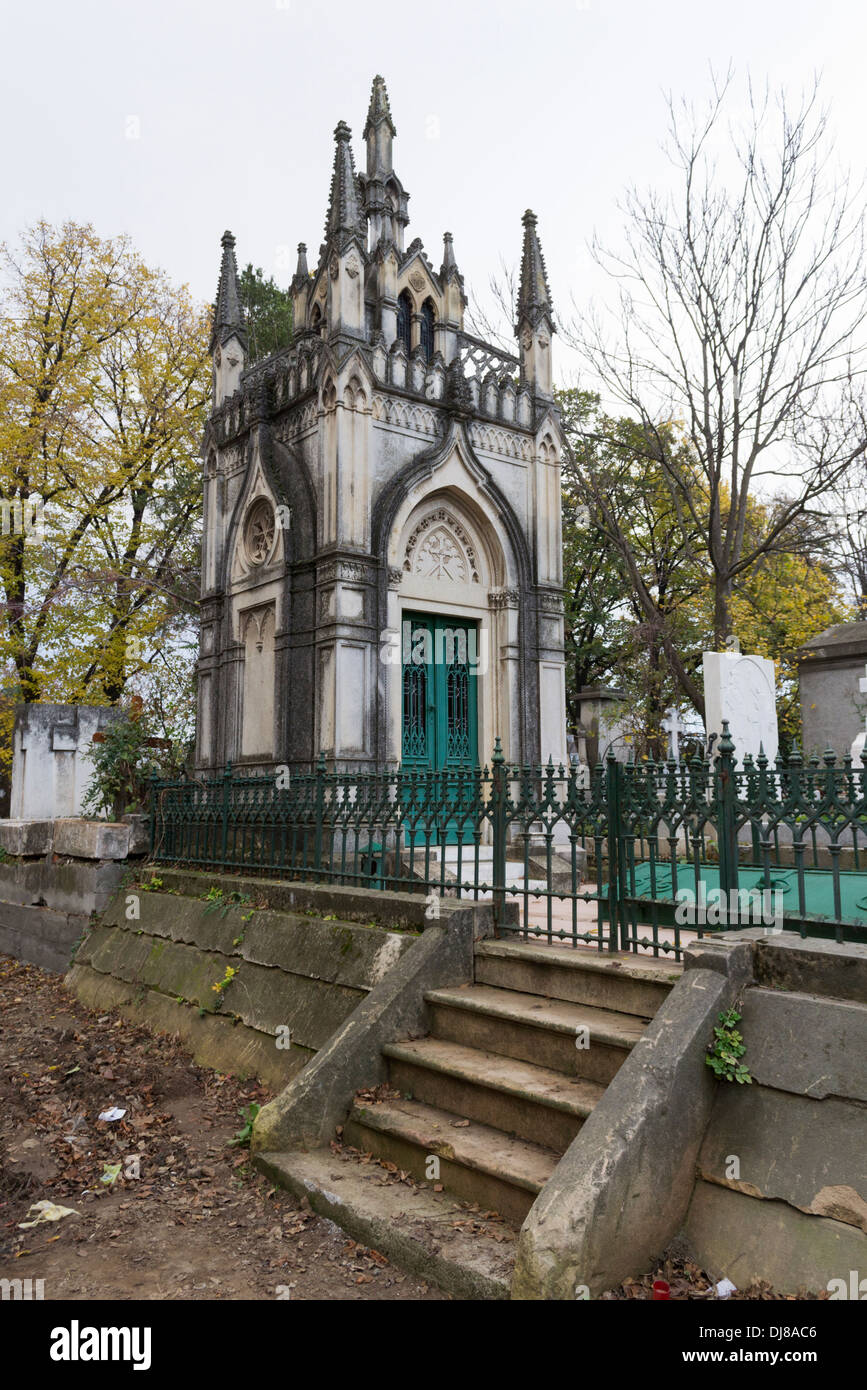 Bucharest bellu cemetery hi-res stock photography and images - Alamy